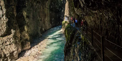 Spectacular hike through the Partnach Gorge - DB Regio Bayern